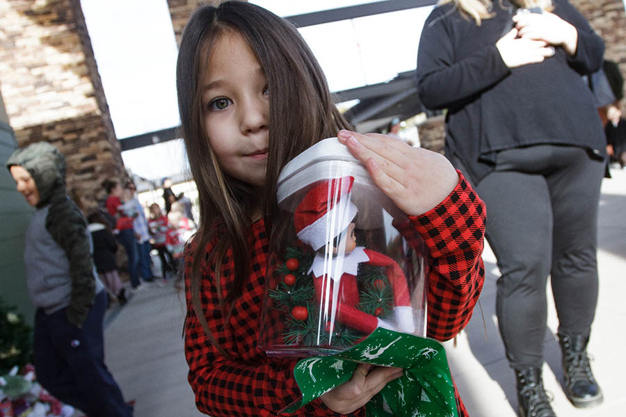 Children meet Santa at the Donuts with Santa event in Murrieta | Valley ...