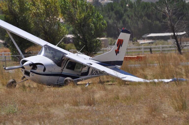 Small aircraft sustains damage in Lake Riverside Estates landing, no ...